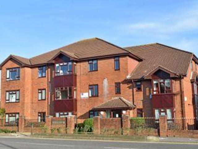2 Bedrooms Flat for sale in Francis Court, Guildford GU2