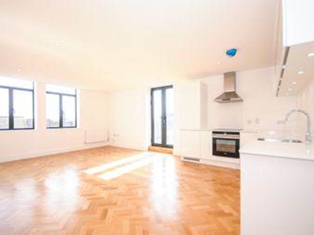 2 Bedrooms Flat for sale in Friars House, Parkway, Chelmsford CM2