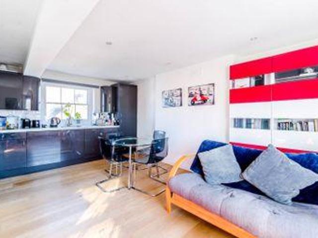 2 Bedrooms Flat for sale in Fulham Road, Fulham SW6