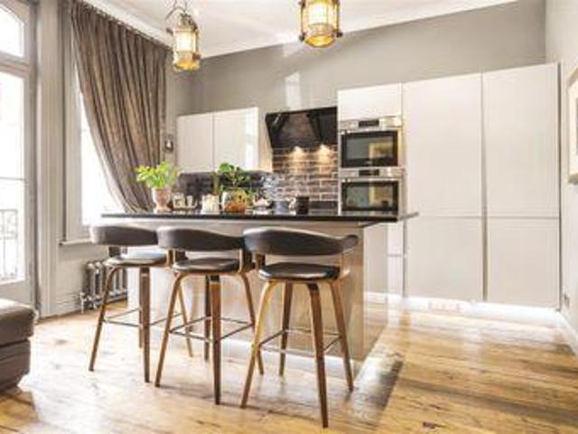 2 Bedrooms Flat for sale in Fulham Road, London SW6