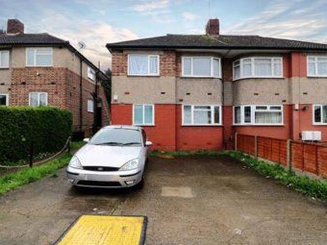 2 Bedrooms Flat for sale in Fullwell Avenue, Ilford IG5