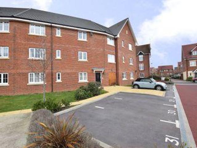2 Bedrooms Flat for sale in Fulmar Crescent, Jennett´s Park, Bracknell, Berkshire RG12