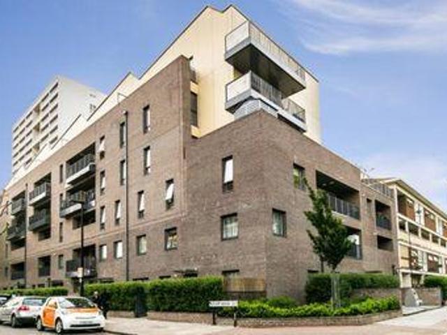 2 Bedrooms Flat for sale in Knapp Road, London E3