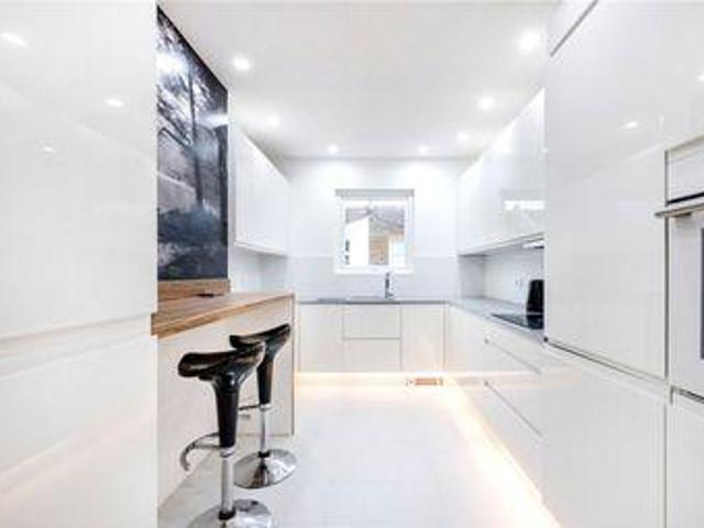 2 Bedrooms Flat for sale in Kellino Street, London SW17