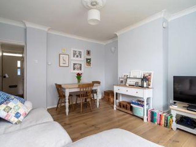 2 Bedrooms Flat for sale in Kennington Oval, London SE11