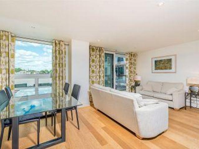 2 Bedrooms Flat for sale in Kestrel House, St George Wharf, Vauxhall, London SW8