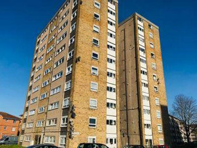 2 Bedrooms Flat for sale in Kestrell House, Gurnell Grove, London W13