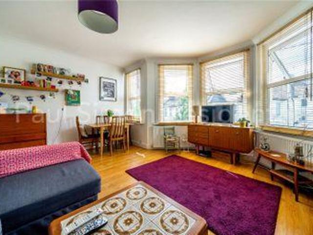 2 Bedrooms Flat for sale in Kitchener Road, Downhills Park, London N17