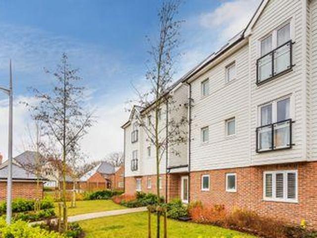 2 Bedrooms Flat for sale in Kilnwood Close, Faygate, Horsham RH12