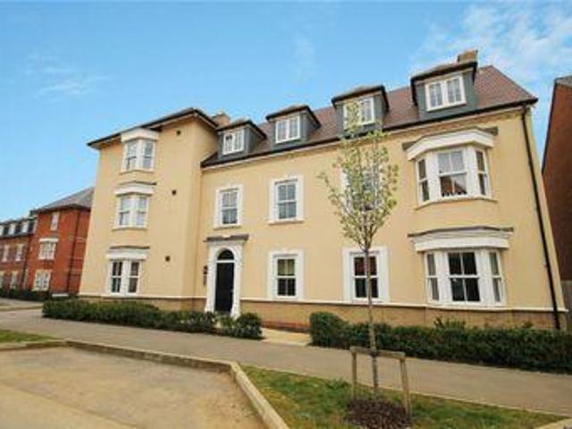 2 Bedrooms Flat for sale in King Alfred Way, Bedford MK40