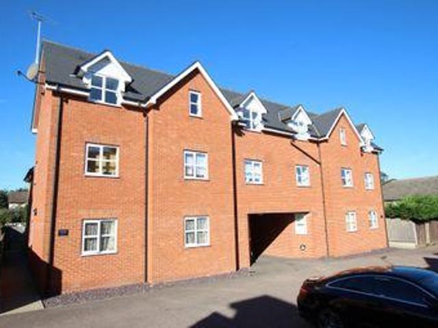 2 Bedrooms Flat for sale in King Coel Road, Colchester CO3