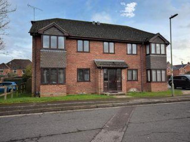 2 Bedrooms Flat for sale in Kingsvale Court, Basingstoke RG21