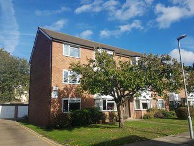 2 Bedrooms Flat for sale in Kingswood Close, Surbiton KT6