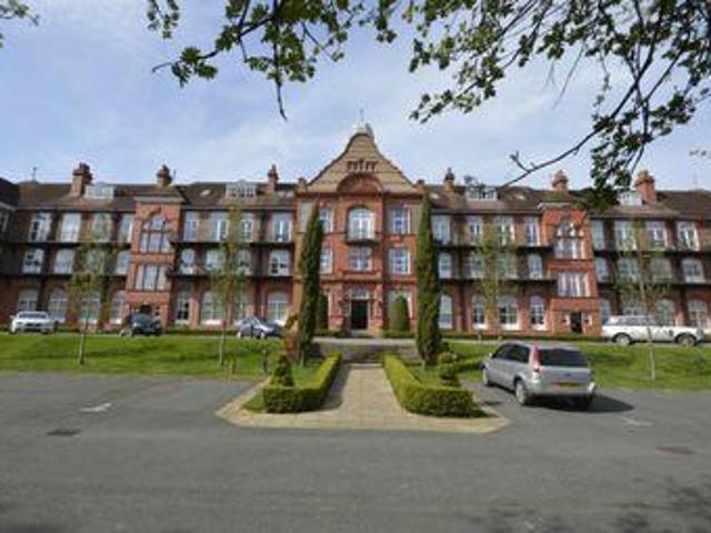 2 Bedrooms Flat for sale in Kingswood Park, Kingswood, Frodsham WA6