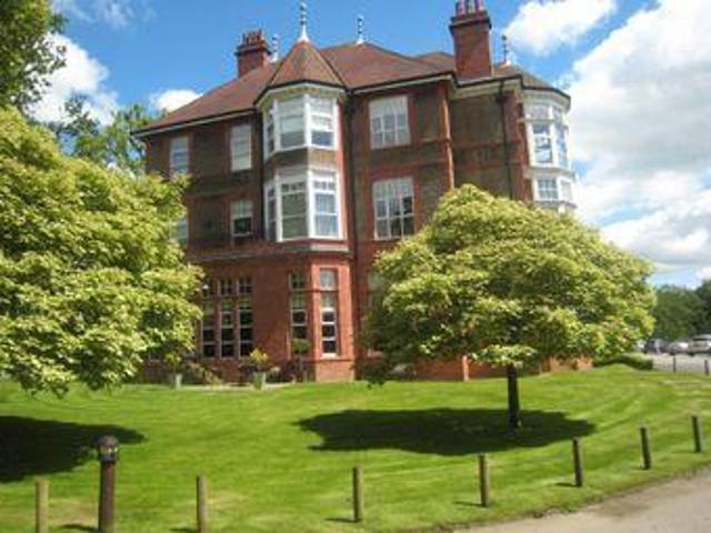 2 Bedrooms Flat for sale in Kingswood Park, Kingswood, Frodsham WA6