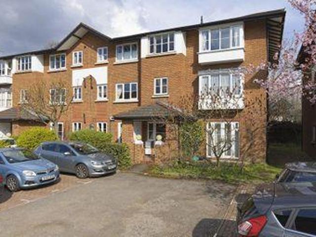 2 Bedrooms Flat for sale in Kingsworthy Close, Kingston Upon Thames KT1