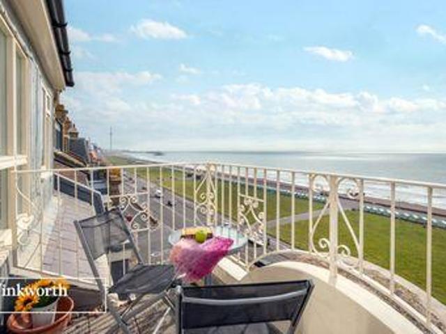 2 Bedrooms Flat for sale in Kings Gardens, Hove, East Sussex BN3