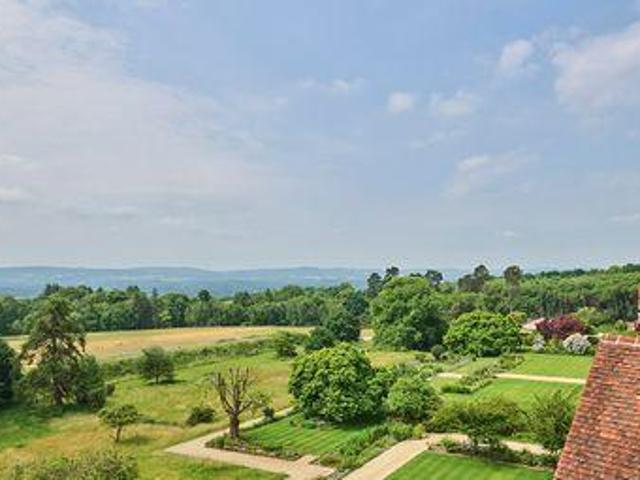2 Bedrooms Flat for sale in Kings Drive, Midhurst GU29