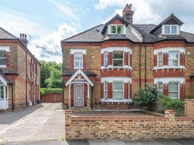 2 Bedrooms Flat for sale in Kings Hall Road, Beckenham BR3
