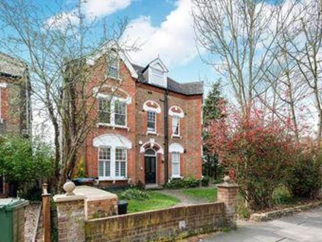 2 Bedrooms Flat for sale in Kings Hall Road, Beckenham. BR3