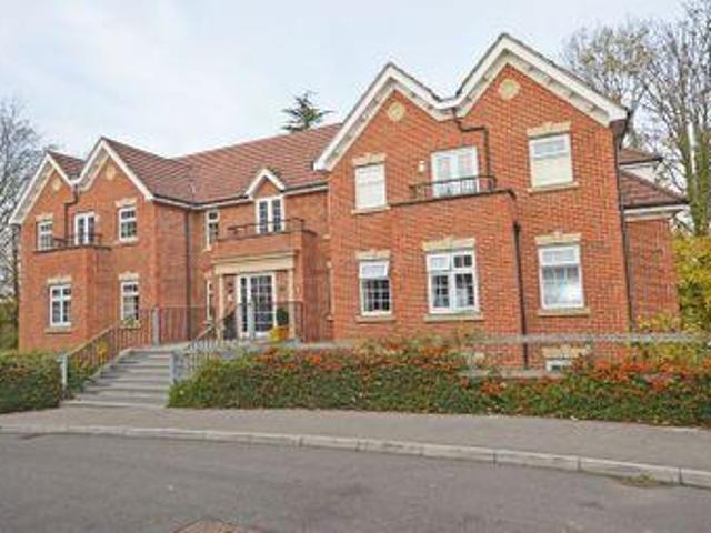 2 Bedrooms Flat for sale in Kings View, Alton GU34