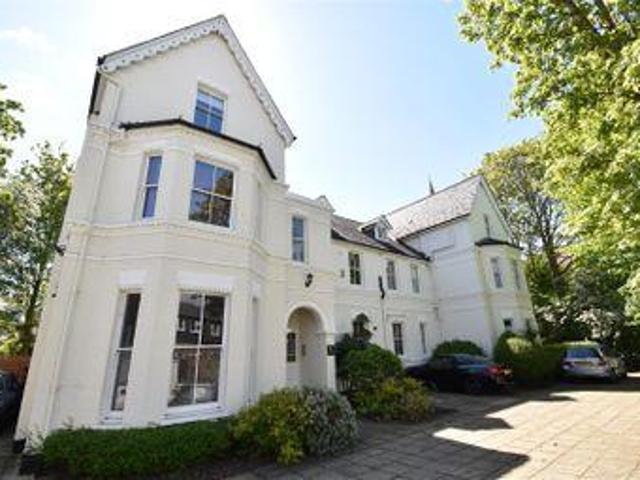2 Bedrooms Flat for sale in Kingsdowne Road, Surbiton KT6