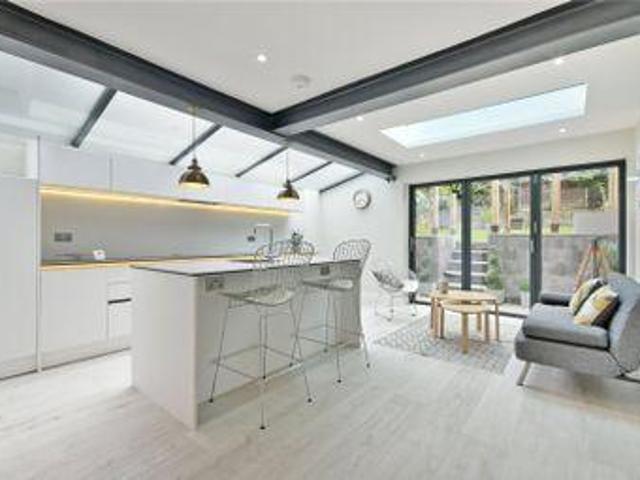 2 Bedrooms Flat for sale in Kingsgate Road, West Hampstead NW6