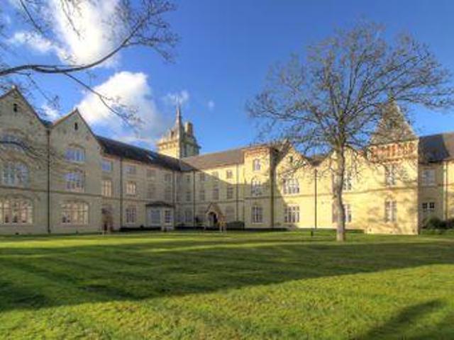 2 Bedrooms Flat for sale in Kingsley Avenue, Fairfield, Hitchin SG5