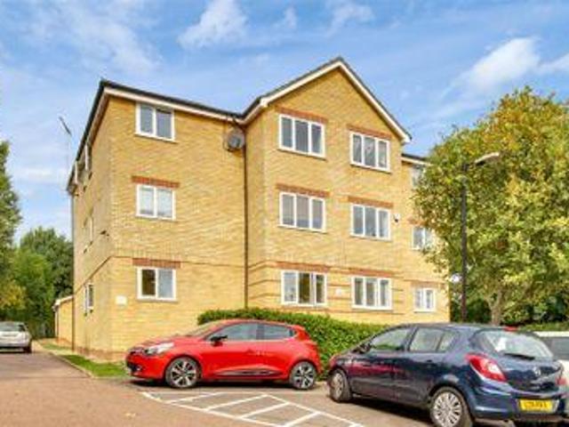 2 Bedrooms Flat for sale in Kirkland Drive, Enfield EN2