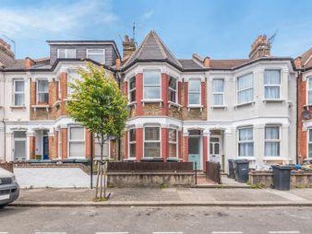 2 Bedrooms Flat for sale in Kirkstall Avenue, London N17