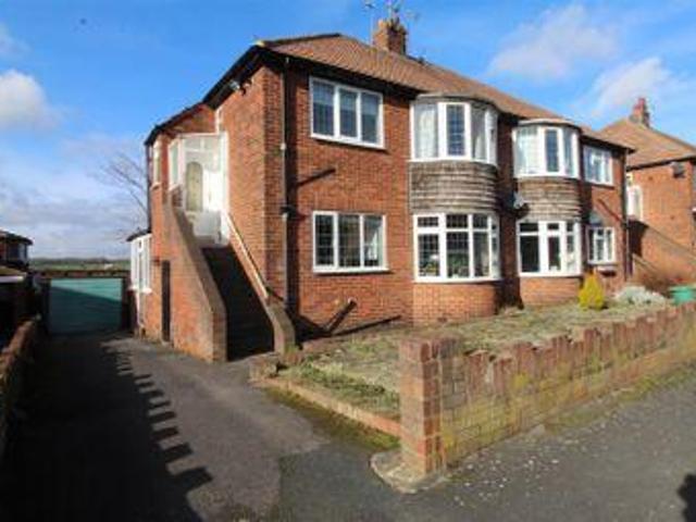 2 Bedrooms Flat for sale in Kirkwood Avenue, Cookridge, Leeds LS16