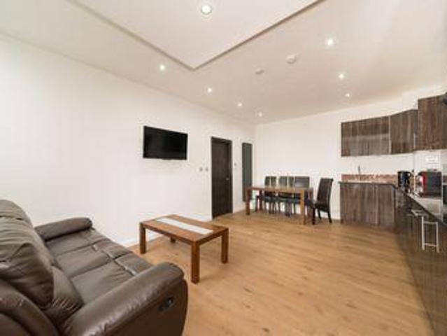 2 Bedrooms Flat for sale in Houghton Square, London SW9