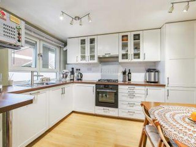 2 Bedrooms Flat for sale in Howcroft House, Benworth Street, London E3