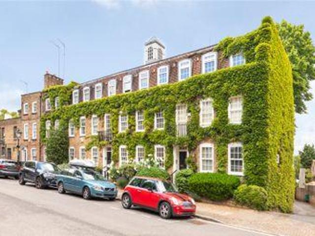 2 Bedrooms Flat for sale in Hogarth Court, North End, Hampstead, London NW3