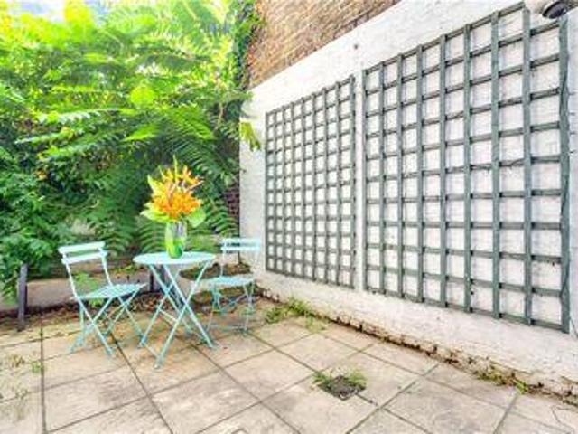 2 Bedrooms Flat for sale in Hogarth Road, Earls Court, London SW5