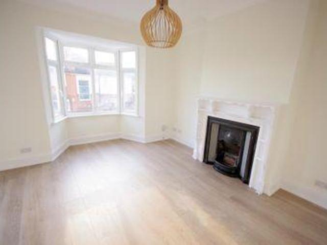 2 Bedrooms Flat for sale in Holdenhurst Avenue, London N12