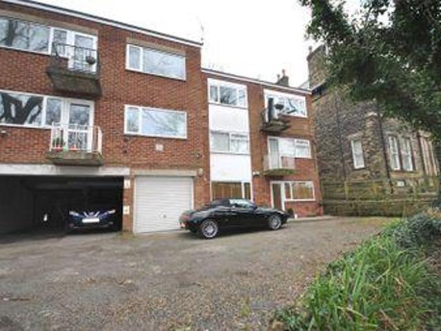 2 Bedrooms Flat for sale in Hollin Court, Hollin Lane, Weetwood, Leeds LS16