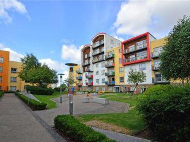 2 Bedrooms Flat for sale in Holly Court, Greenroof Way, Greenwich, London SE10