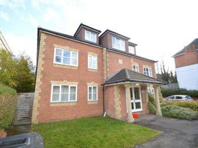 2 Bedrooms Flat for sale in Hollycroft Close, South Croydon CR2