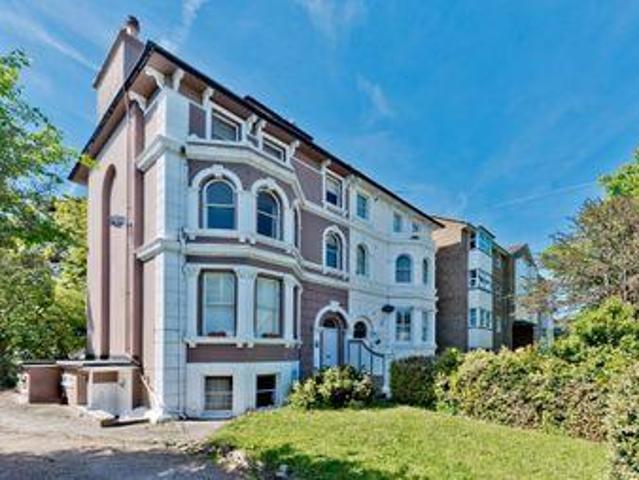 2 Bedrooms Flat for sale in Hook Road, Surbiton KT6