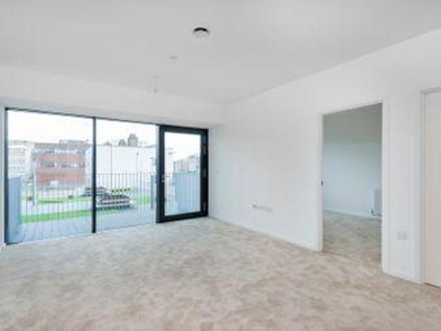 2 Bedrooms Flat for sale in Horizon Building, Ilford IG1