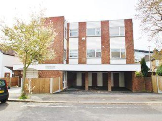 2 Bedrooms Flat for sale in Horn Lane, Woodford Green IG8