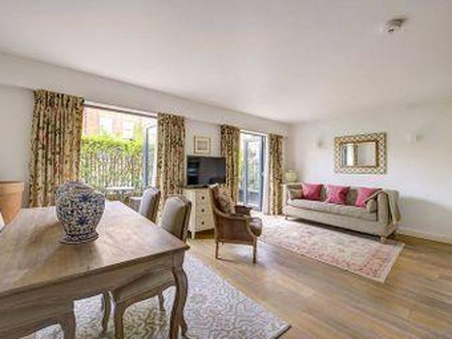 2 Bedrooms Flat for sale in Hortensia Road, Chelsea, London SW10