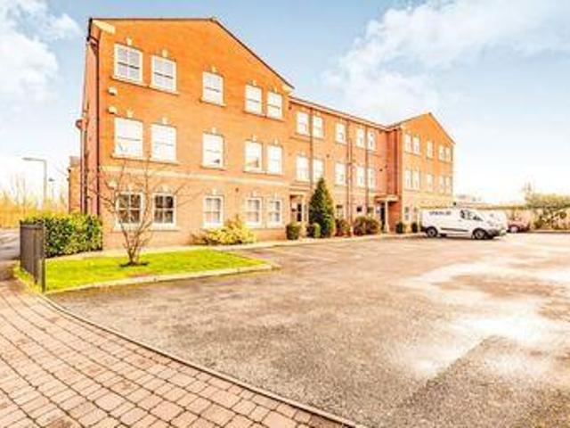 2 Bedrooms Flat for sale in Hatters Court, Hillgate, Stockport, Cheshire SK1