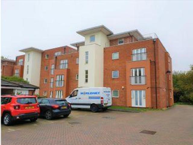 2 Bedrooms Flat for sale in Hawkes Close, Slough SL3