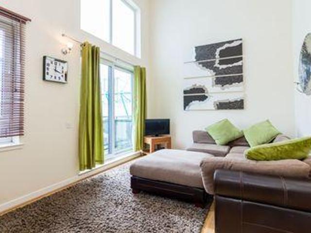 2 Bedrooms Flat for sale in Hawkhill Close, Easter Road, Edinburgh EH7