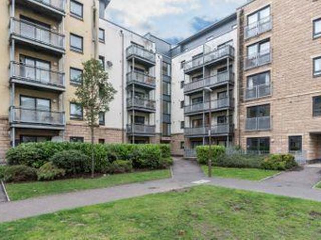 2 Bedrooms Flat for sale in Hawkhill Close, Easter Road, Edinburgh EH7