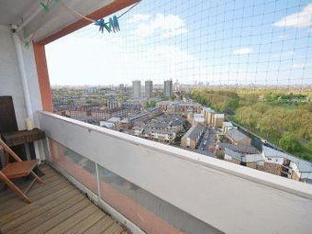 2 Bedrooms Flat for sale in Hawthorn Avenue, London E3