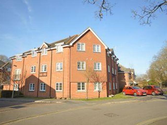 2 Bedrooms Flat for sale in Hawthorn Way, Lindford, Bordon GU35