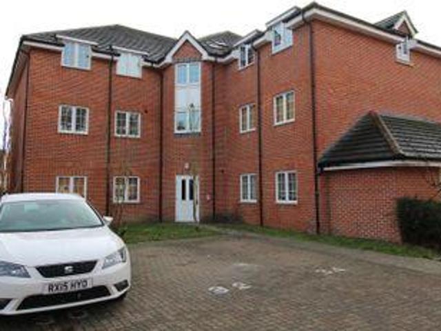 2 Bedrooms Flat for sale in Hawthorn Way, Lindford, Bordon GU35